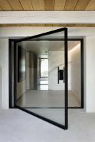 China WY-Tec Aluminium Pivot Entrance Doors with 5-Year Warranty and Thermal Insulation - Custom Sizes Available for sale