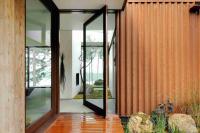 China Modern Aluminium Pivot Doors with Double Glazing and 5-Year Warranty - Custom Sizes Available in White or Black Powder Coated Finish for sale