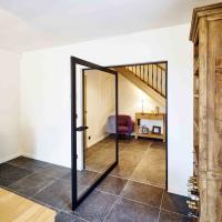 China WY-Tec Aluminium Pivot Entrance Doors with 5-Year Warranty and Thermal Insulation - Custom Sizes Available for sale