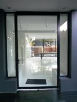China Modern Aluminium Pivot Doors with Double Glazing and 5-Year Warranty - Custom Sizes Available in White or Black Powder Coated Finish for sale