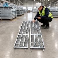 China Non Slip Steel Scaffolding Plank With Hooks / Mesh Surface EN 12811 BS 1139 for sale