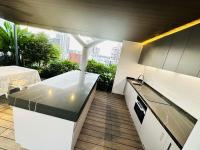 China Outdoor Stainless Steel Kitchen Cabinets with Black Quartz Island for sale