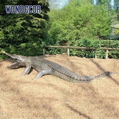China Large outdoor decorative cast bronze metal crocodile sculpture for sale