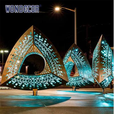 China Customized Polished Stainless Steel Sculpture Triangle Hollow Geometry for sale
