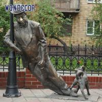 China Outdoor Street Copper Garden Sculptures Art Drunkard Leaning Against A Street Lamp for sale