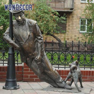 China Outdoor Street Copper Garden Sculptures Art Drunkard Leaning Against A Street Lamp for sale