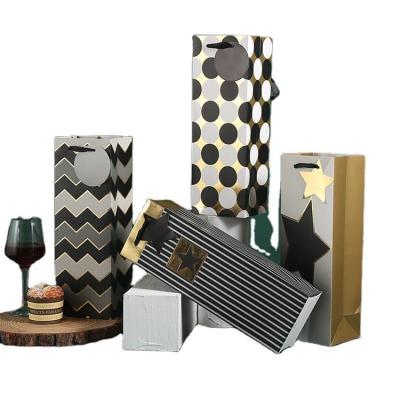 China SGS Reusable Christmas bottle Kraft Wine Paper Bags With Hot Foil Stamping for sale