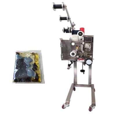 China Instant Noodle Seasoning Package Desiccant Inserter Machine 220 Bags/Min for sale