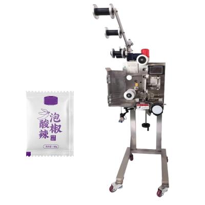 China Vegetable Pack Insertion Machine Desiccant Inserter 220 Bags/Min for sale
