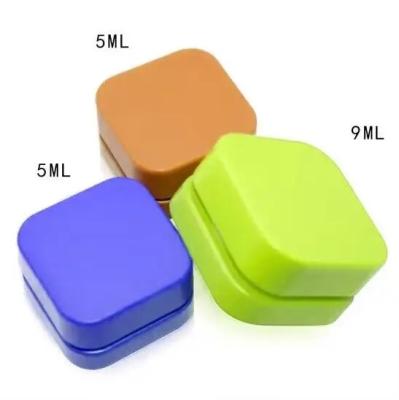 China Square Cube Shape Glass Concentrate Jar 5ml 9ml Clear Black White with Child Safe Lid for sale