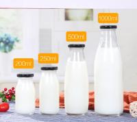 China Large Capacity Milk Glass Bottle 1000 Ml Beverage With Metal Cap Food Grade Leakproof for sale