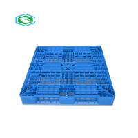 China Dynamic 1 T Plastic Standard Pallets One Piece Construction Perforated Deck for sale