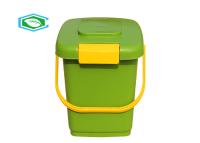 China Fresh Dry Pet Food Storage Bin , Pet Food Storage Box Portable Robust Structure for sale