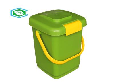 China Snap Lock  Pet Food Storage Bins With Lids Airtight Seals Slim Design Space Saving for sale