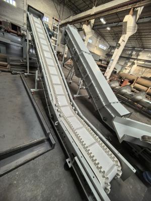 China Large Inclination Belt Conveyor With 400mm Width 5m Length For 0.5T/H Conveying Capacity for sale