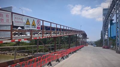 China Customizable Width Chain Conveyor with Low Maintenance and 220V/380V/415V Powersupply for Material Handling for sale