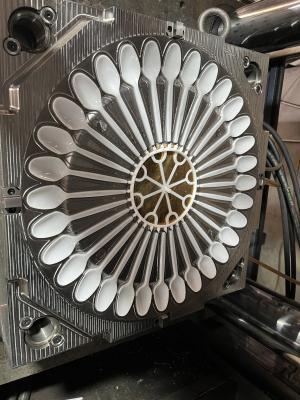 China Customized 16-64 Cavity Plastic Spoon Mould with Hot-Runner/Cold-Runner Option and S136 Steel for High-Speed Production for sale
