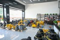 China T300 Final Drive Motor 7401921 6690156 7109868 Compact Track Loader Drive Motor High Traction Hydraulic Travel System Heavy Duty Component for sale