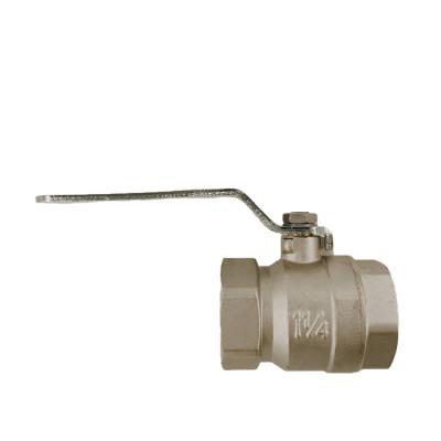 China 5/4 Inch Forged Brass Ball Valve ISO228 Thread 30 Bar Pressure With L-Type Stainless Steel Handle for sale