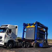 China SPEO 35T Container Straddle Carrier with Automatic Spreader - 3300mm Inner Width, 7100×5100×6050mm Dimensions for sale