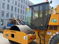 China Used XCMG XS143J Single Drum 14 Tons Road Roller In Excellent Condition for sale
