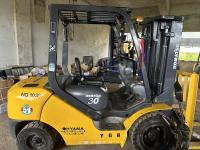 China Original Japan Used 3 Tons Komatsu Forklift With 3 Stages 4.5 Meters Lift Height for sale