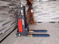 China Pedestrian Straddle Semi Electric Pallet Stacker 1500kg 1.5T CDD15B for sale