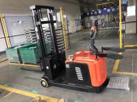 China Electric Counterbalanced forklift Walkie Straddle Stackers 1500kg for sale