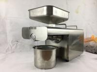 China Peanut / Sesame Home Oil Press Machine 450w Power Small Size Beautiful Appearance for sale