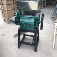 China Customizable Peanut Crusher Machine , Nut Grinder Machine Simple Structure for sale
