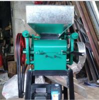 China Customizable Peanut Crusher Machine , Nut Grinder Machine Simple Structure for sale