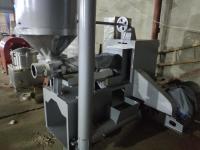 China Alloy Steel Automatic Screw Oil Press Machine 1500 Kg Simple Operation for sale
