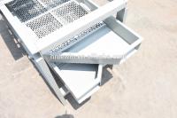 China Farm Machine Shelling Vibrating Screen Machine Big Capacity 220kg Weight for sale