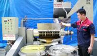 China 92%-96% Oil Rate Screw Oil Press Machine with 1.5 Kw Oil Cake Feeding System Power for sale