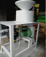 China 1.5 Kw Peanut Peeling Machine Moringa Seed Peeling Machine 200-300 kg/h for sale