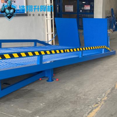 China 10T-10M Customized Blue Loading And Unloading Goods Hydraulic Dock Ramp for sale