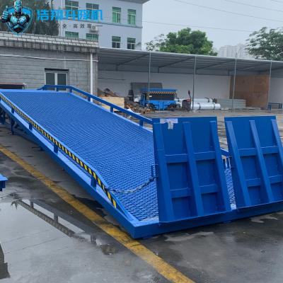 China Warehouse Hydraulic Dock Ramp Loading And Unloading Goods From Containers for sale