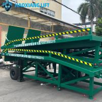 China 15T Heavy Duty Hydraulic Mobile Dock Ramp Anti-Slip Diamond Surface For Forklifts Segmented for sale