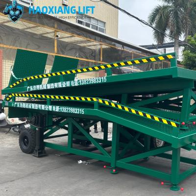China 15T Heavy Duty Hydraulic Mobile Dock Ramp Anti-Slip Diamond Surface For Forklifts Segmented for sale