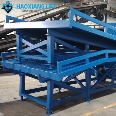 China 15T Segmented Heavy Duty Hydraulic Mobile Dock Ramp - Anti-Slip Diamond Surface For Forklifts for sale