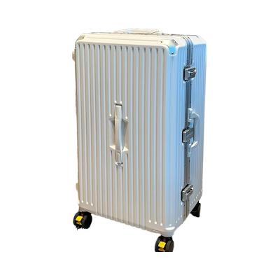 China Large Capacity Business Travel Suitcase 30in Wear Resistant Lightweight Suitcase On Wheels for sale