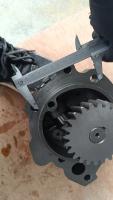 China LGMC Isuzu Engine Oil Pump 3609833 3821579 SD22 100% Original 3 Months Warranty for sale