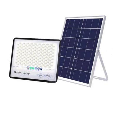 China 10w To 250w Led Solar Floodlight Traditional Design For Yard Park And Garden for sale