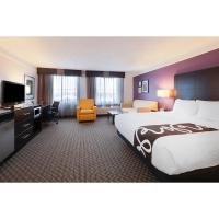China Customized Luxury La Quinta Hotel Furniture Custom Made Sophisticated Modern Hotel Bedroom Sets for sale