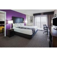 China Customized Luxury La Quinta Hotel Furniture Custom Made Sophisticated Modern Hotel Bedroom Sets for sale