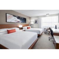 China Delta Hotel Hotel Bedroom Sets Luxury Hotel Room Furniture Sets Wood Furniture Casegoods for sale