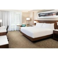 China Delta Hotel Hotel Bedroom Sets Luxury Hotel Room Furniture Sets Wood Furniture Casegoods for sale