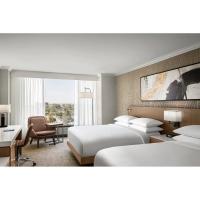 China Delta Hotel Hotel Bedroom Sets Luxury Hotel Room Furniture Sets Wood Furniture Casegoods for sale