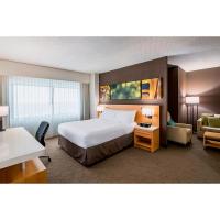 China Delta Hotel Hotel Bedroom Sets Luxury Hotel Room Furniture Sets Wood Furniture Casegoods for sale