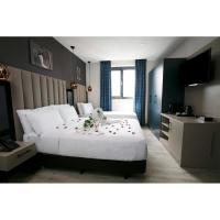 China Sadie Best Western Hotel Liquidates Wholesale Wood Furniture for Guest Rooms Wardrobe Bed Base & Sofa for sale